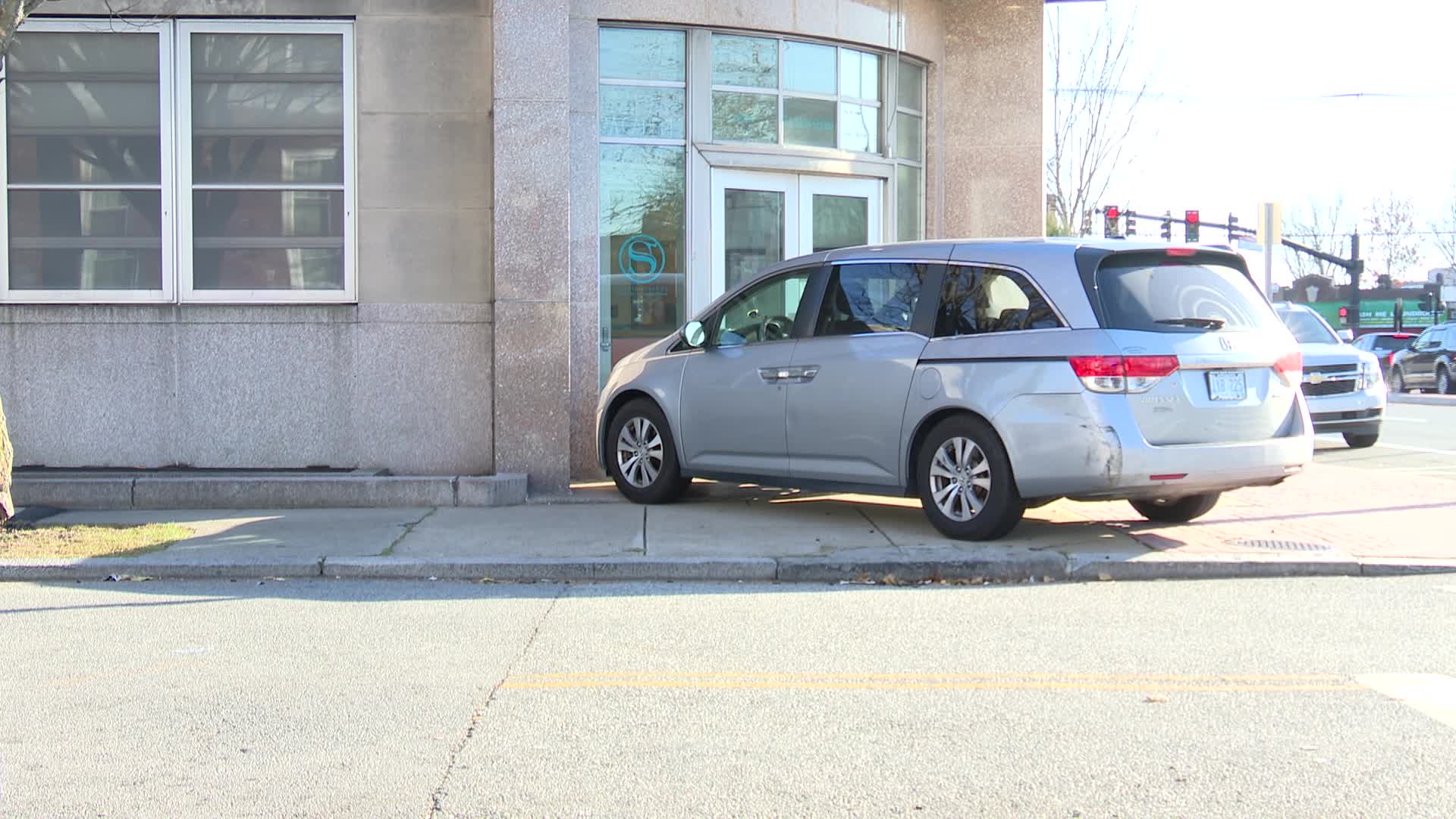 12 News Now: Minivan crashes into Providence building – WPRI.com