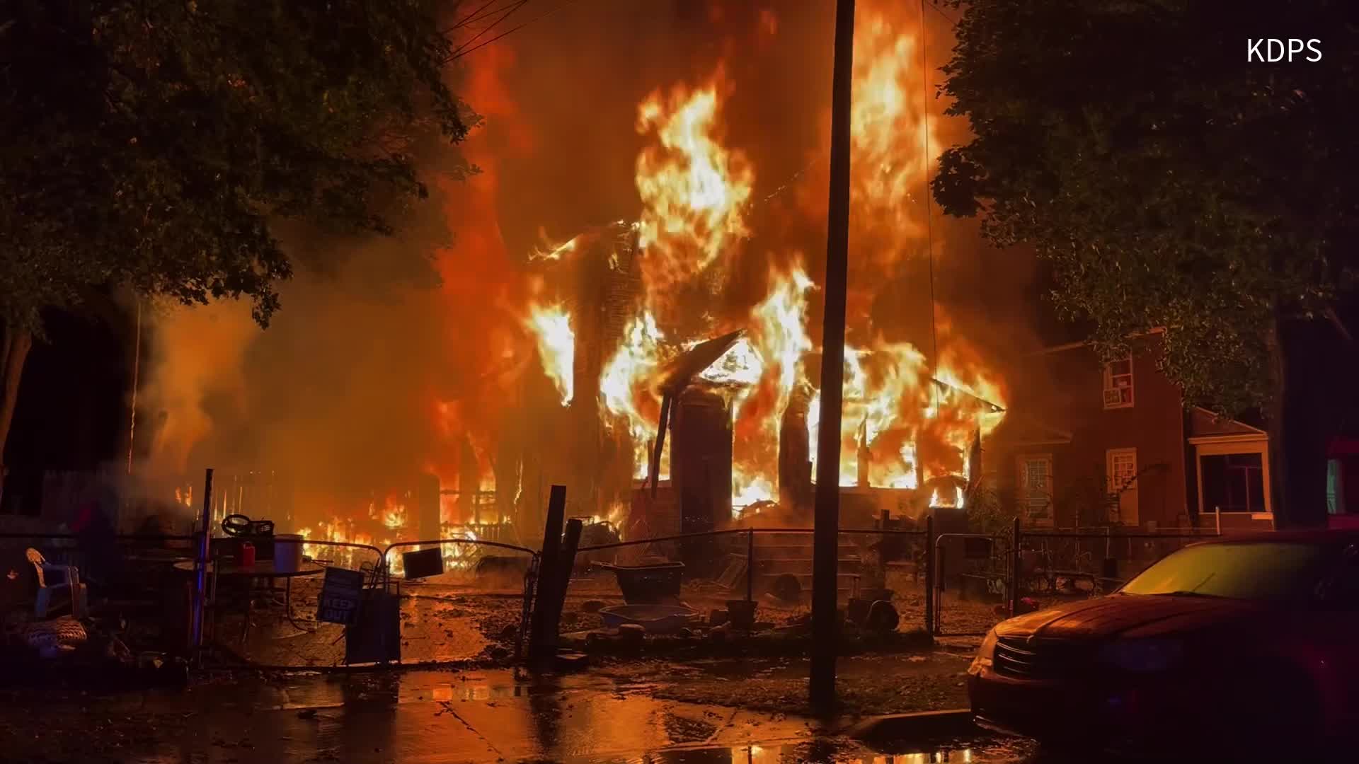 Crews fight fire in Kalamazoo – WOODTV.com