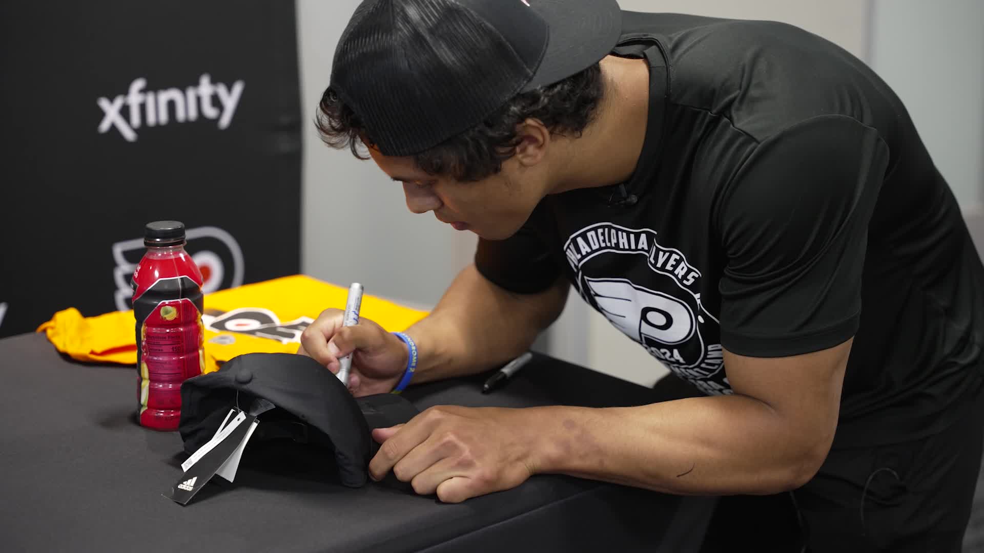 FLYERS PROSPECT NOAH POWELL MEETS WITH HEARING IMPAIRED SNIDER STUDENT ...